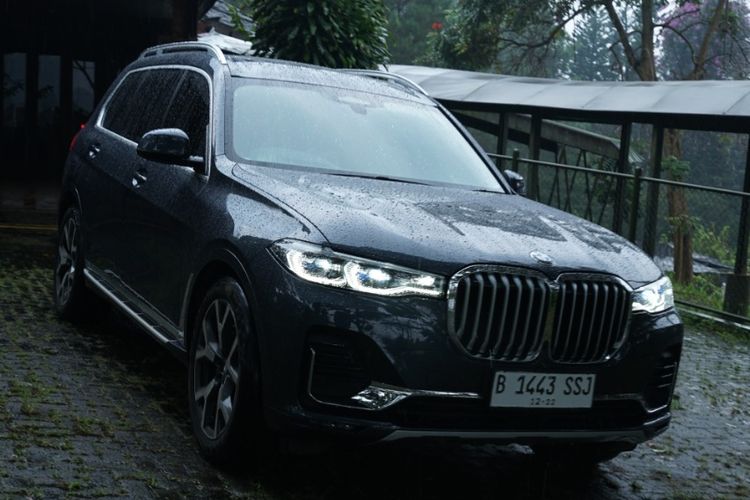 Foto : Uji Performa Serta Ketangguhan BMW X7 di Dalam dan Luar Kota