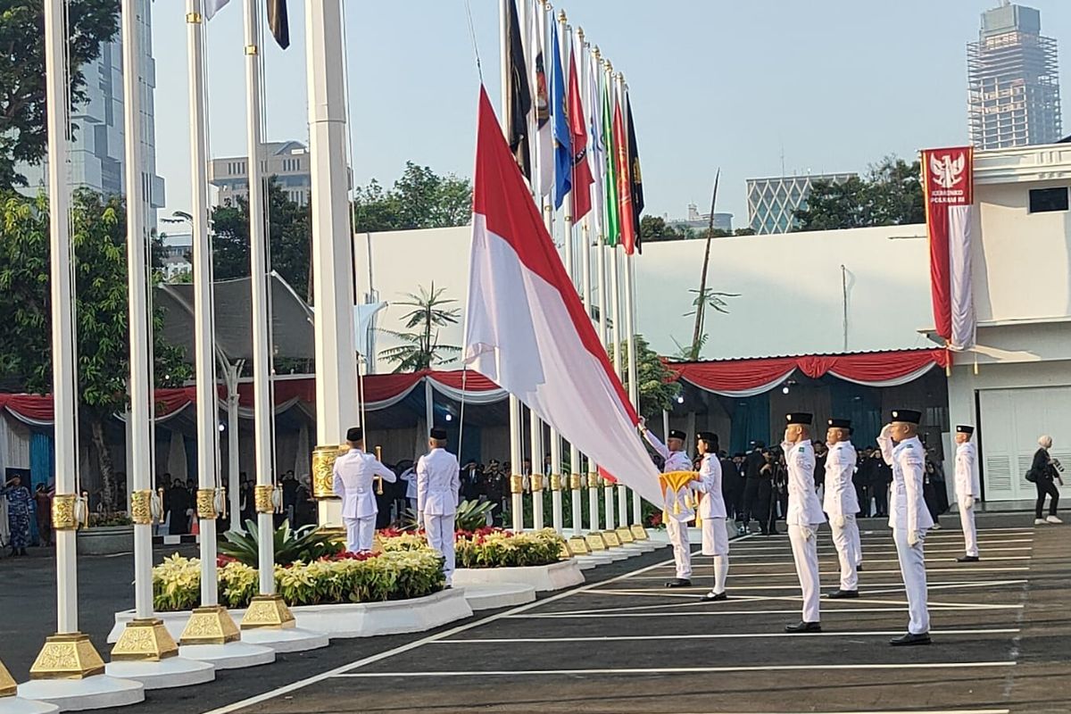 Upacara HUT Ke-80 RI di Kemenko Polkam Berlangsung Khidmat