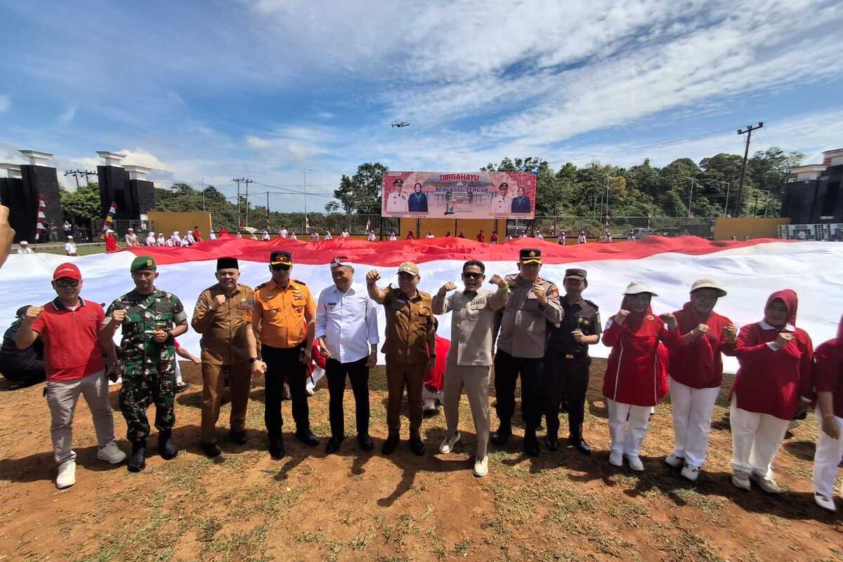 Spektakuler, Bendera Merah Putih Sepanjang 2,6 Km Dibentangkan di ...