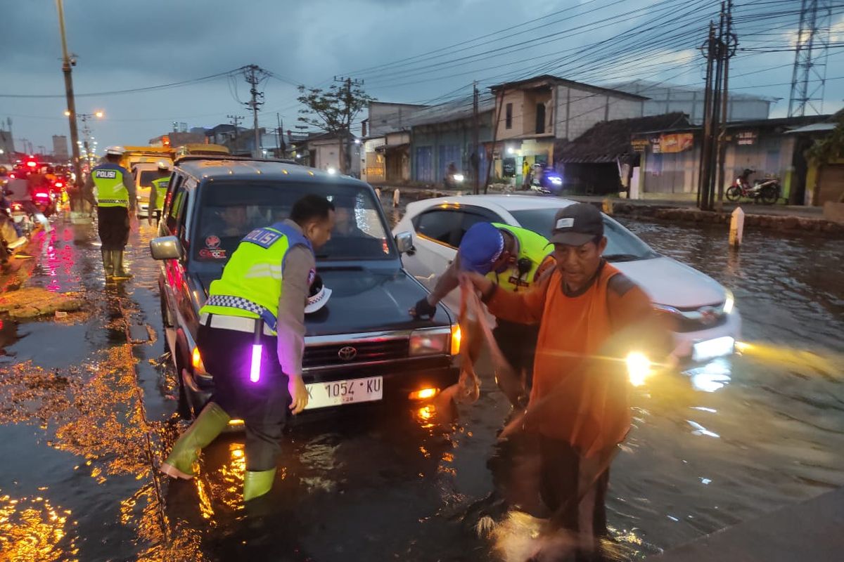 Jalur Mudik Pantura Demak-Semarang Terancam Banjir Rob, Mulai Pukul 15.00 WIB