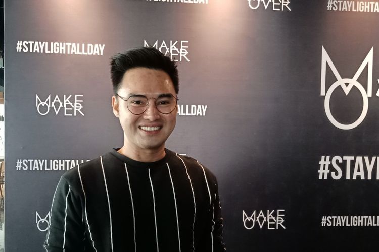 Tips Make Up Awet dan Tahan Lama Ala Dhirman Putra