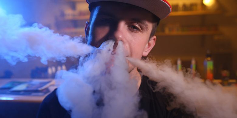 Perjalanan Rokok Elektrik, Terkenal karena Perokok Berat Meninggal Dunia