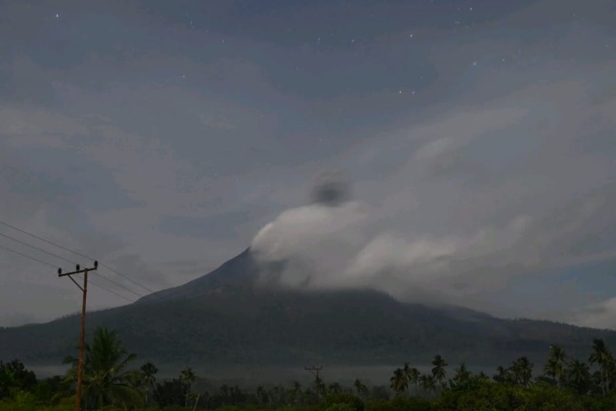 Gunung Lewotobi Laki-Laki Kembali Erupsi, Semburan Abu Capai 500 Meter