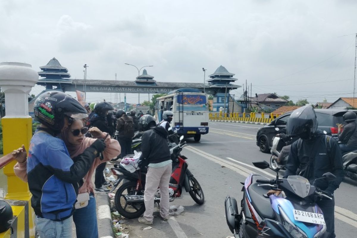 H-3 Lebaran 2025, Pemudik Motor Padati Jalur Pantura Brebes-Tegal
