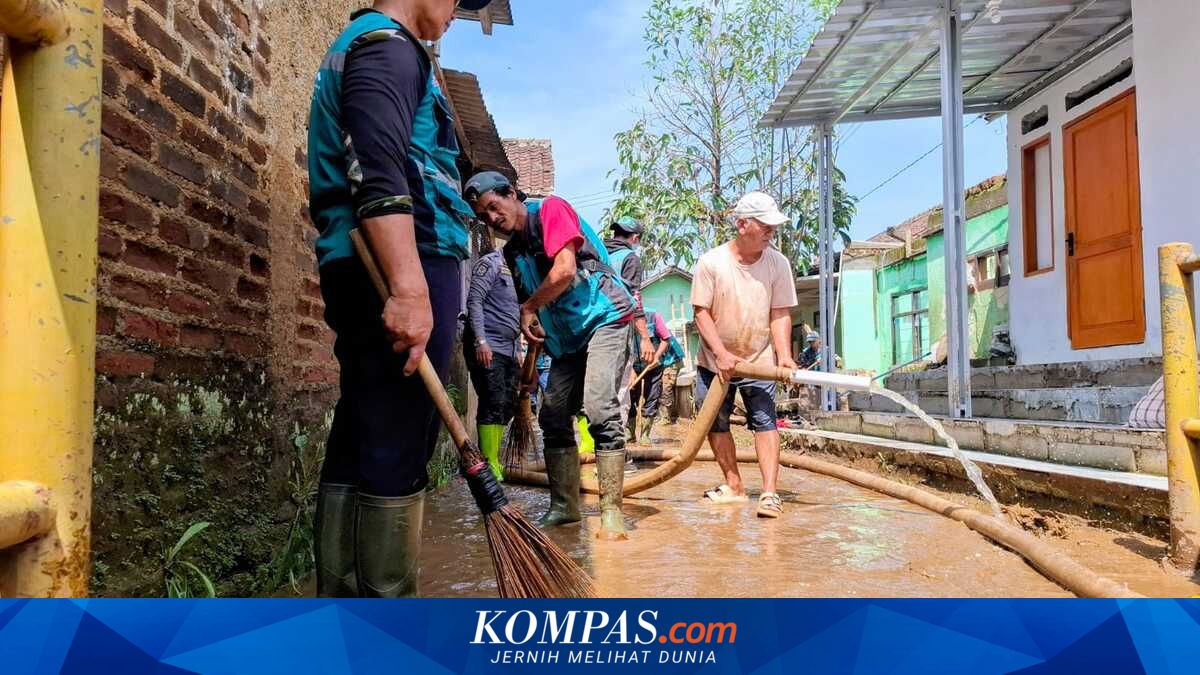 Banjir Setinggi 1,5 Meter Rendam 250 Rumah di Banjaran Bandung