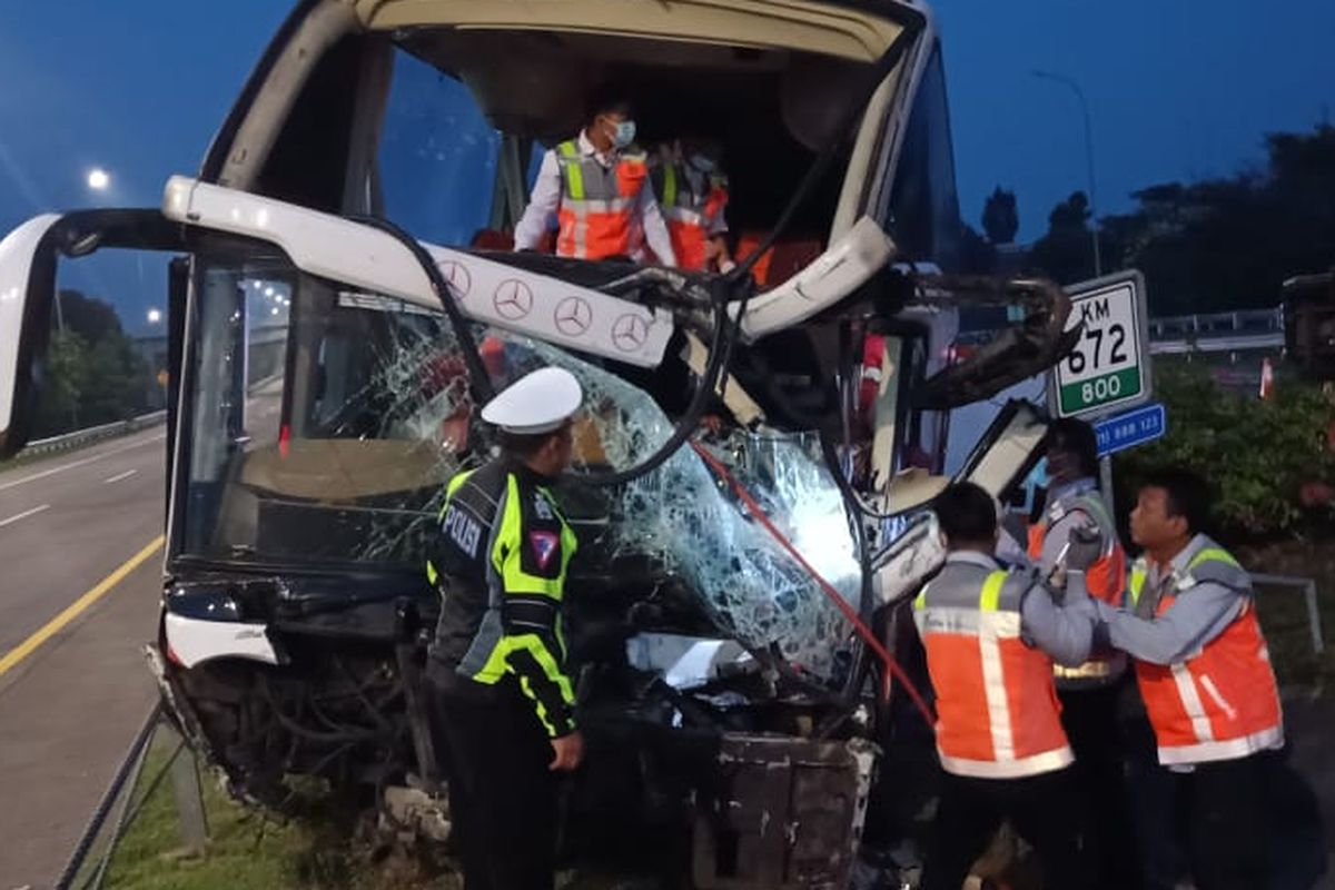 Kronologi Bus Harapan Jaya Tabrak Truk di Tol Jombang-Mojokerto, 1 Tewas