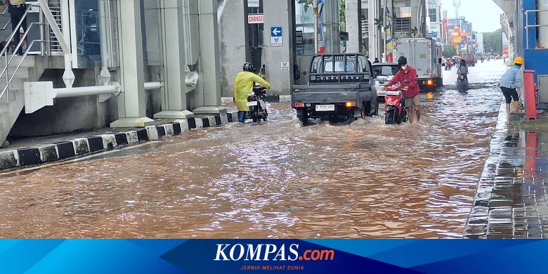 Banjir Rendam 34 RT di Jakarta, Ketinggian Air Capai 250 Cm