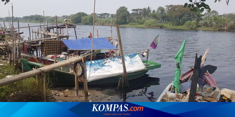 Sungai di Banten Menghitam dan Keluarkan Bau Menyengat
