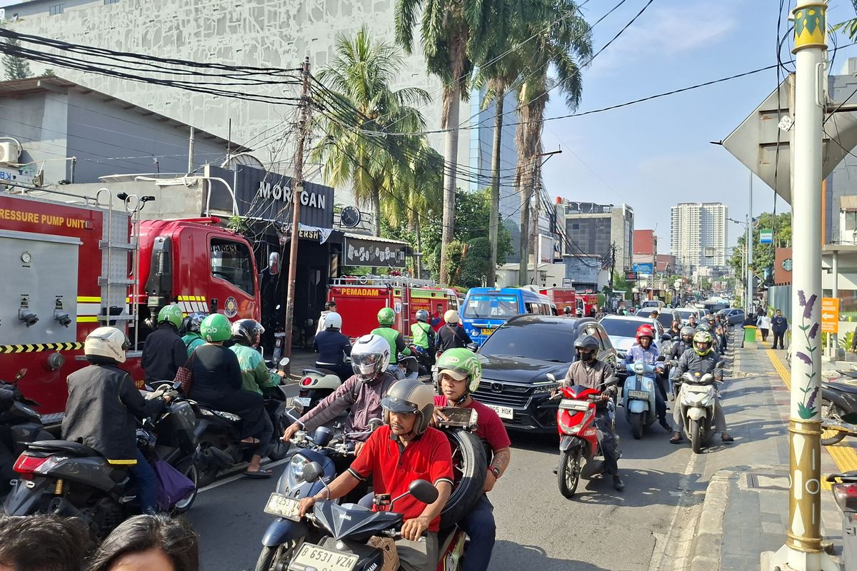 Kebakaran di Binus Anggrek Jakbar, Arus Lalin Sempat Macet Total