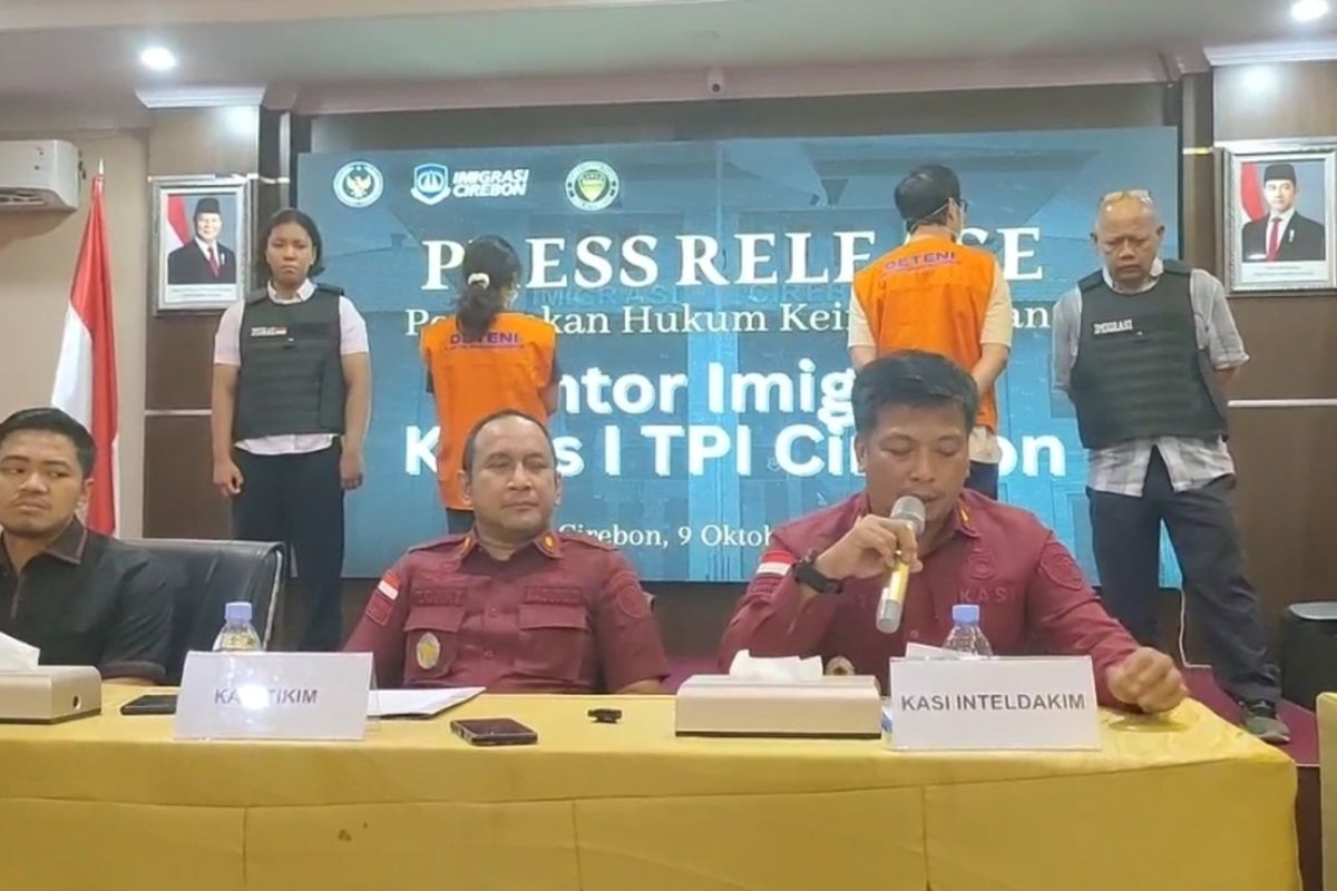 Langgar Izin Tinggal, Imigrasi Cirebon Deportasi 2 WNA Asal Thailand dan China