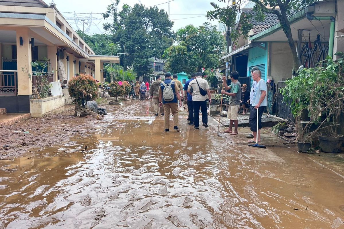 Banjir Sempat Rendam Rumah di Pondok Petir Depok Imbas Turap Jebol