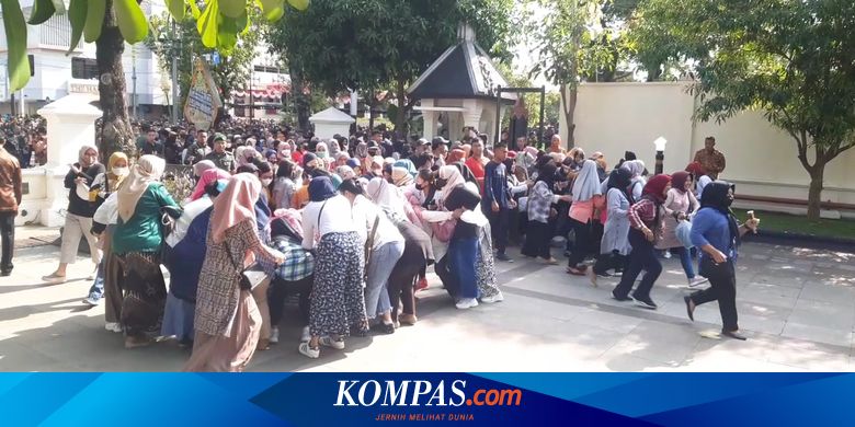 Prosesi Begalan, Kaesang-Erina Bagikan Panci, Rantang hingga Termos ...