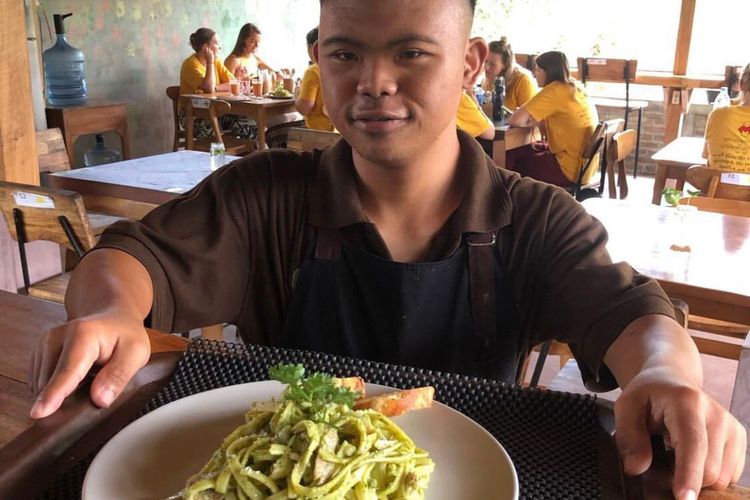 Foto : Kisah Kafe Viral di Bali, Seluruh Pegawainya Berkebutuhan Khusus ...