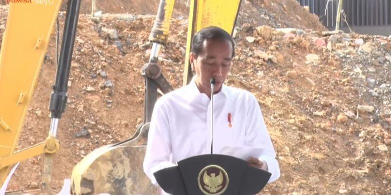 Puji Bandara IKN, Jokowi: Saya Mendarat, Runway-nya Mulus