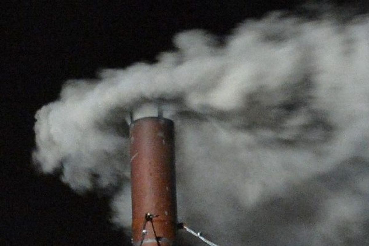 Arti Asap Hitam dan Putih Saat Konklaf Beserta Cara Membuatnya