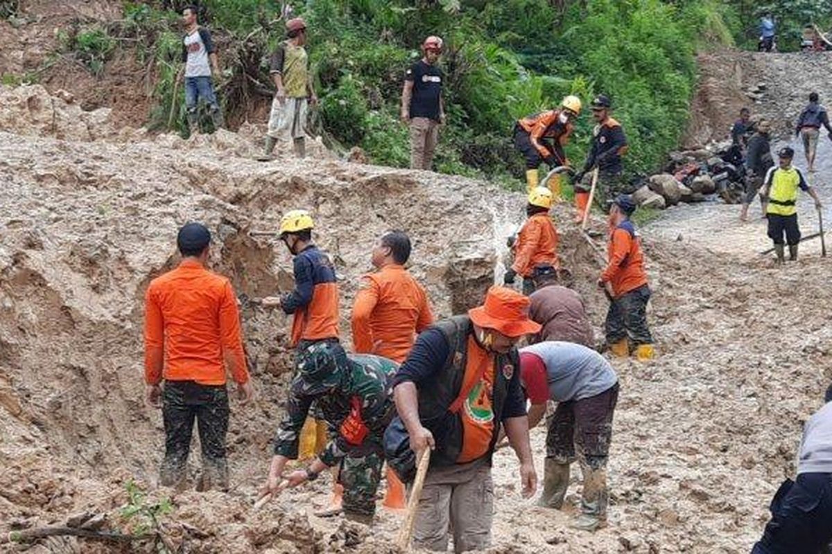 Update Longsor Pekalongan, 16 Orang Meninggal, 10 Luka-luka