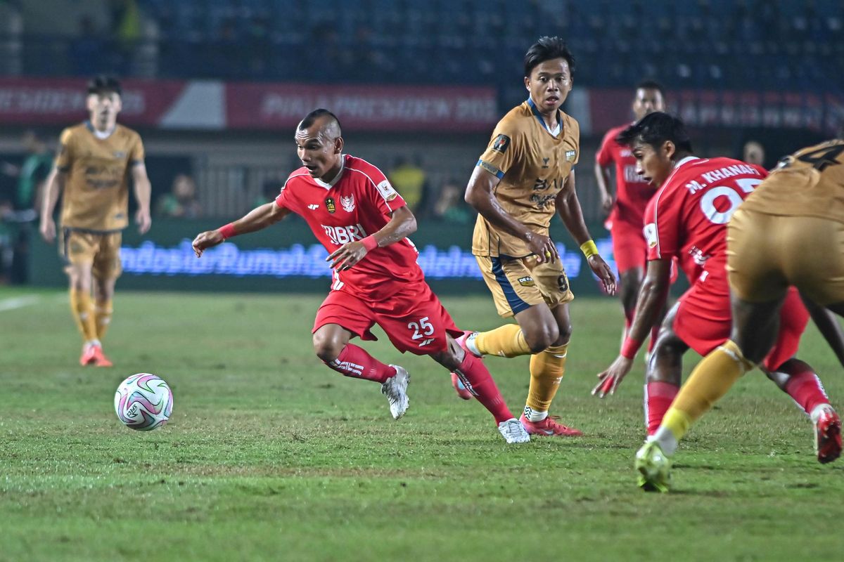 Babak I Liga Indonesia All Star vs Dewa United 0-0: Alex Martins ...