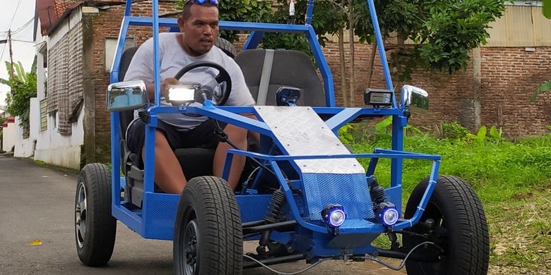 Banyumas Auto Enthusiasts Roll out Their First Locally Made Electric Car