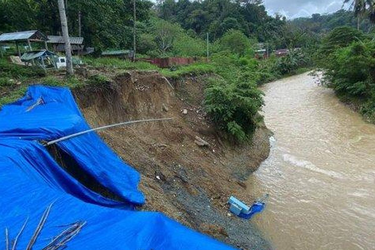Puluhan Makam di Ambon Longsor dan Hanyut gara-gara Erosi Sungai