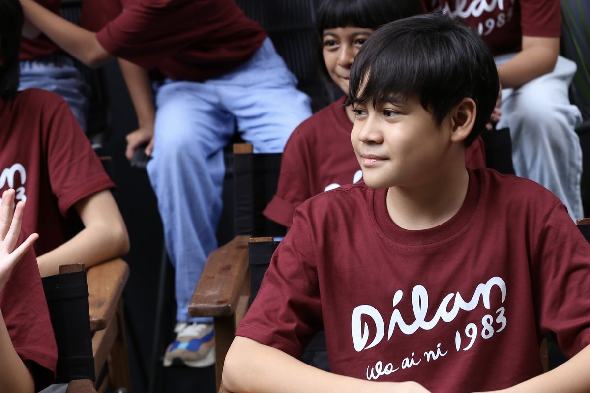 Cerita Adhiyat Saat Pidi Baiq Menunjuknya Jadi Dilan di Film Dilan 1983 ...