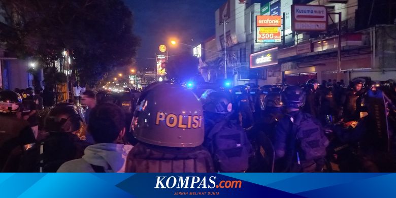 Kericuhan Demo Free West Papua di Yogyakarta, Warga Tutup Portal Gang