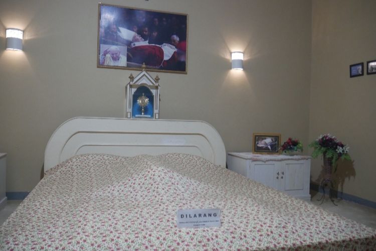 Saat Paus Yohanes Paulus II Mengunjungi Flores...