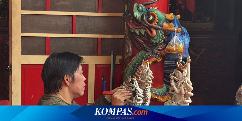Klenteng Tua di Surabaya Hok Tiek Hian Bersihkan Rupang Jelang Imlek