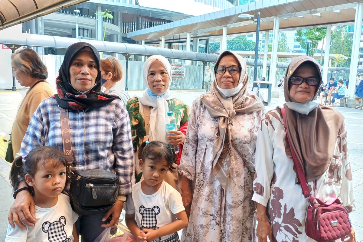 Warga Serang Sewa Angkot untuk Keliling Jakarta: Bahagia Enggak ...