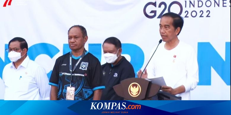Puji Legenda Sepak Bola Rully Nere, Jokowi: Bu Jokowi Juga "Nge-fans"