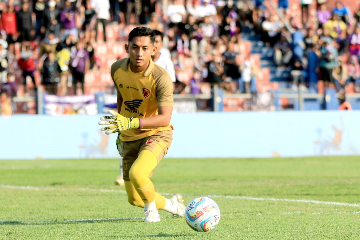 PSM Vs Cong An Ha Noi: Reza Arya Tepis Penalti, lalu Menangis karena Cedera