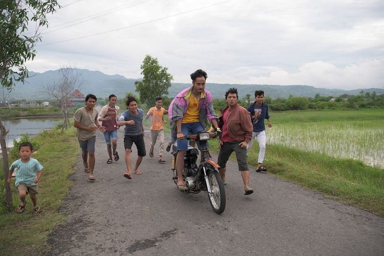 Marthino Lio dan Sal Priadi Main di Film Seperti Dendam, Rindu Harus ... Marthino Lio dan Sal Priadi Main di Film Seperti Dendam, Rindu Harus ...