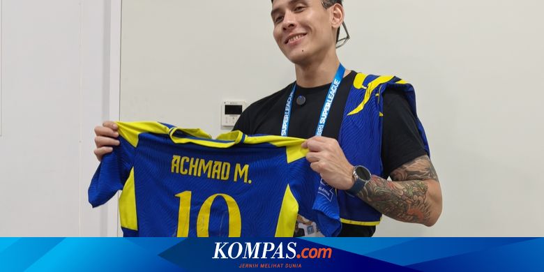 Membawa Misi Mulia, Ganindra Bimo Tak Sembarang Koleksi Jersey Lokal