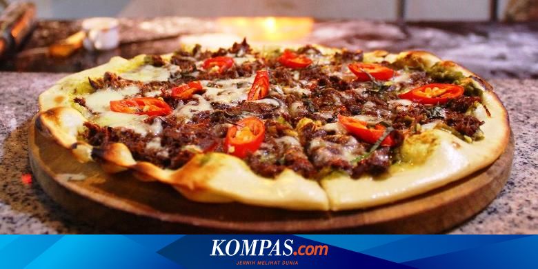 Rendang Pedas Digabung Pizza Kayu Bakar, Bagaimana Rasanya?
