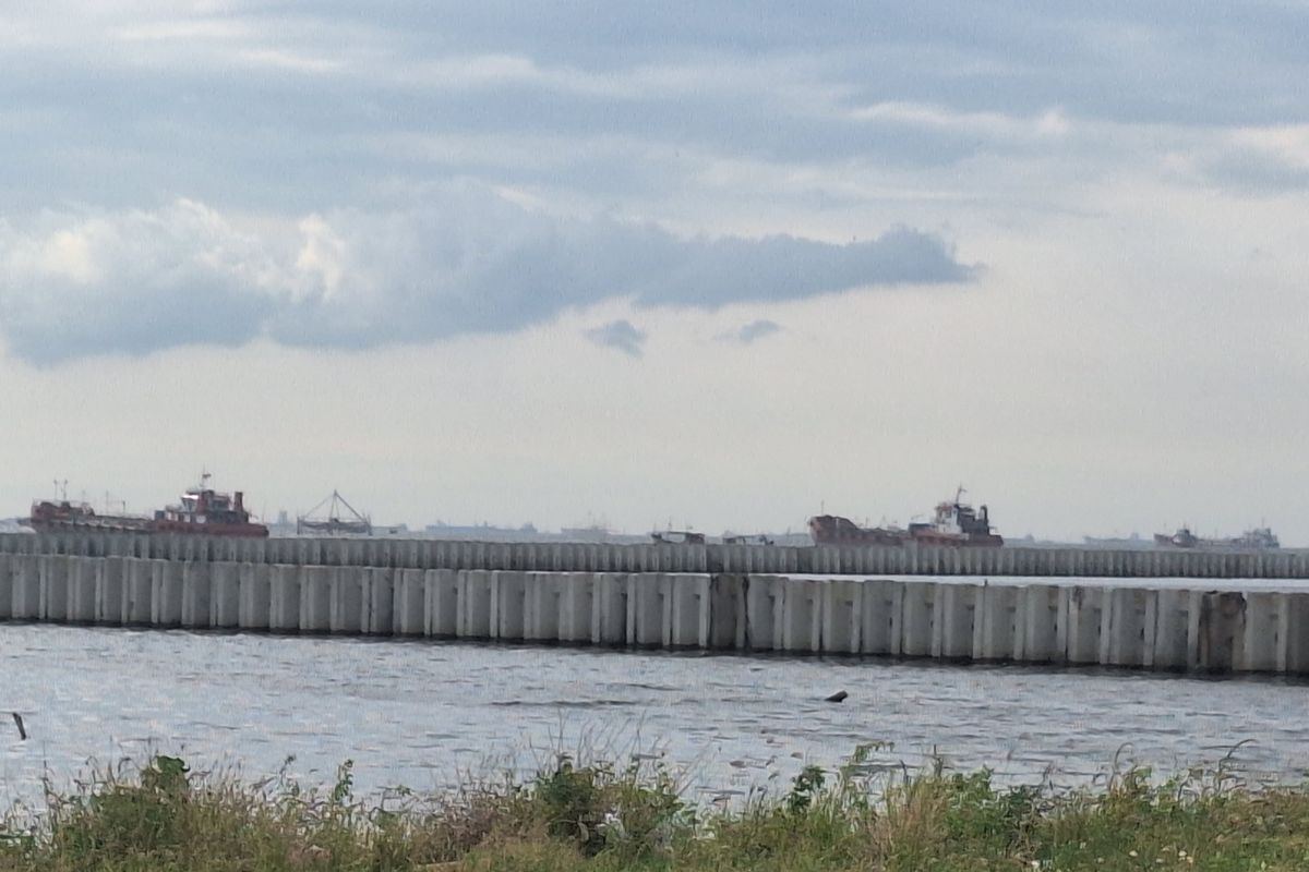 Menteri Kelautan: Tanggul Beton Cilincing Sudah Kantongi Izin Lengkap ...