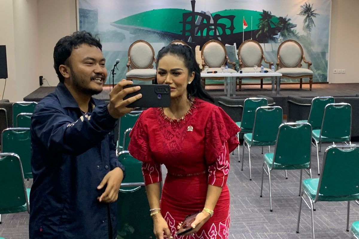 Jadi Anggota DPR, Kris Dayanti Akui "Cuan" Penyanyi Lebih Besar