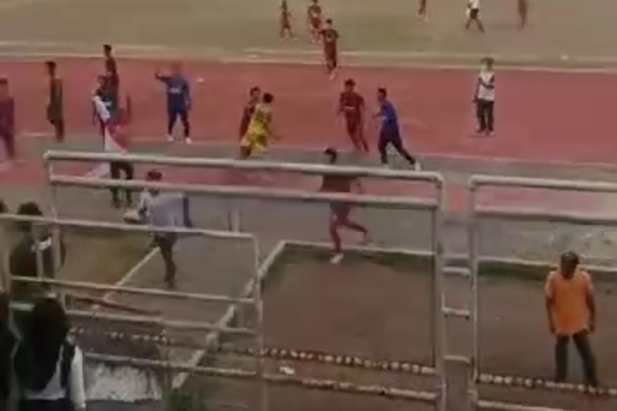 Baku Hantam Antarpemain Liga 3 NTB di GOR Turide Mataram, Berawal dari ...