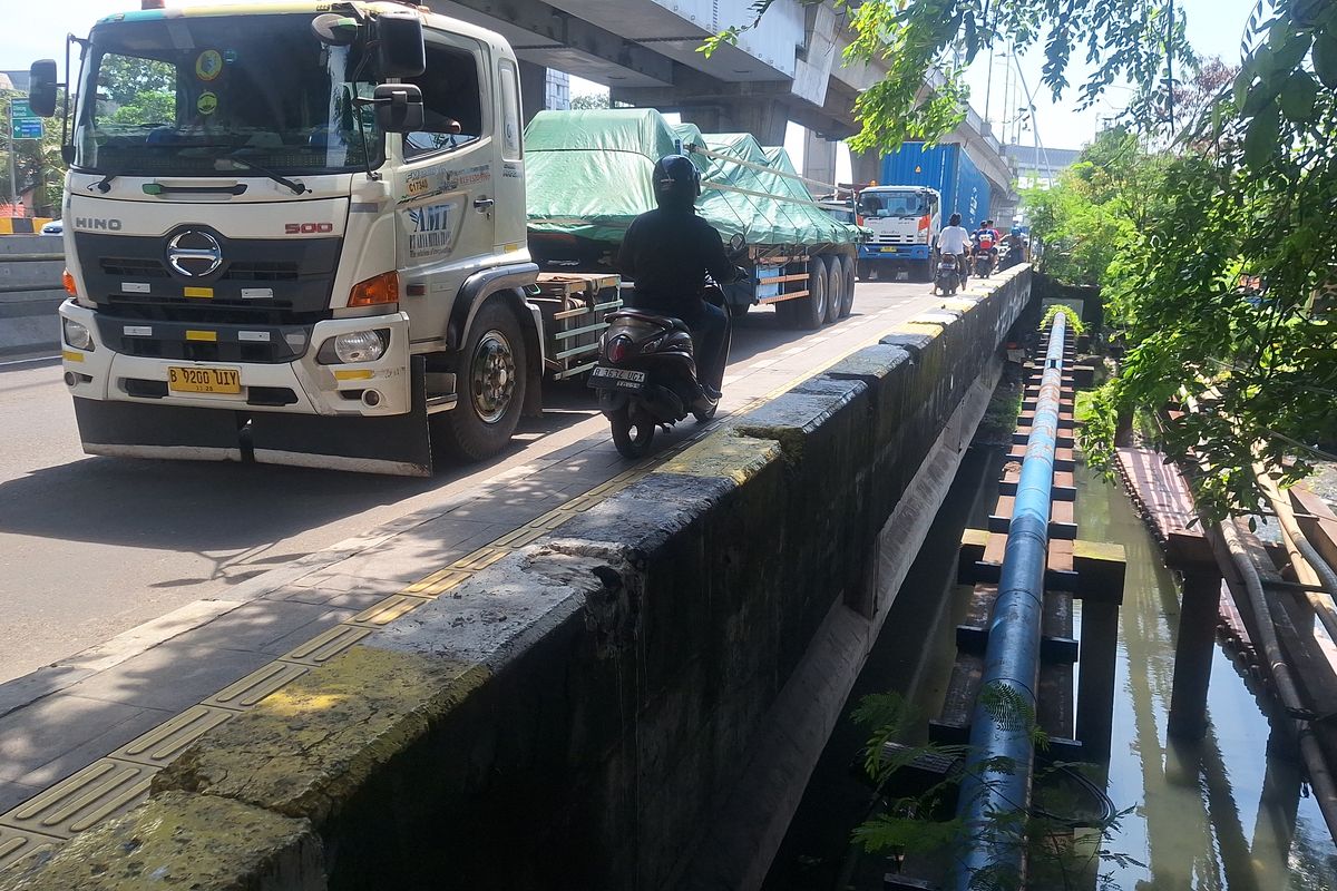 Pagar Besi Pembatas Jembatan Buntung Koja Raib Dicuri, Warga Minta Segera Perbaiki