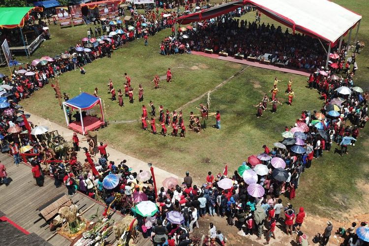 Naik Dango, Tradisi Suku Dayak Kanayatn: Asal-usul, Tujuan, dan ...