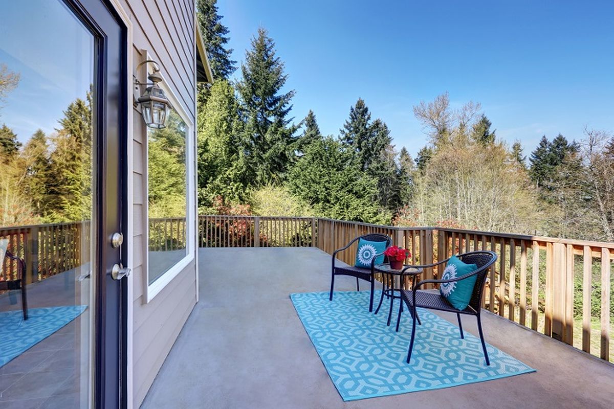 6 Cara Mengusir Hama dari Teras Rumah