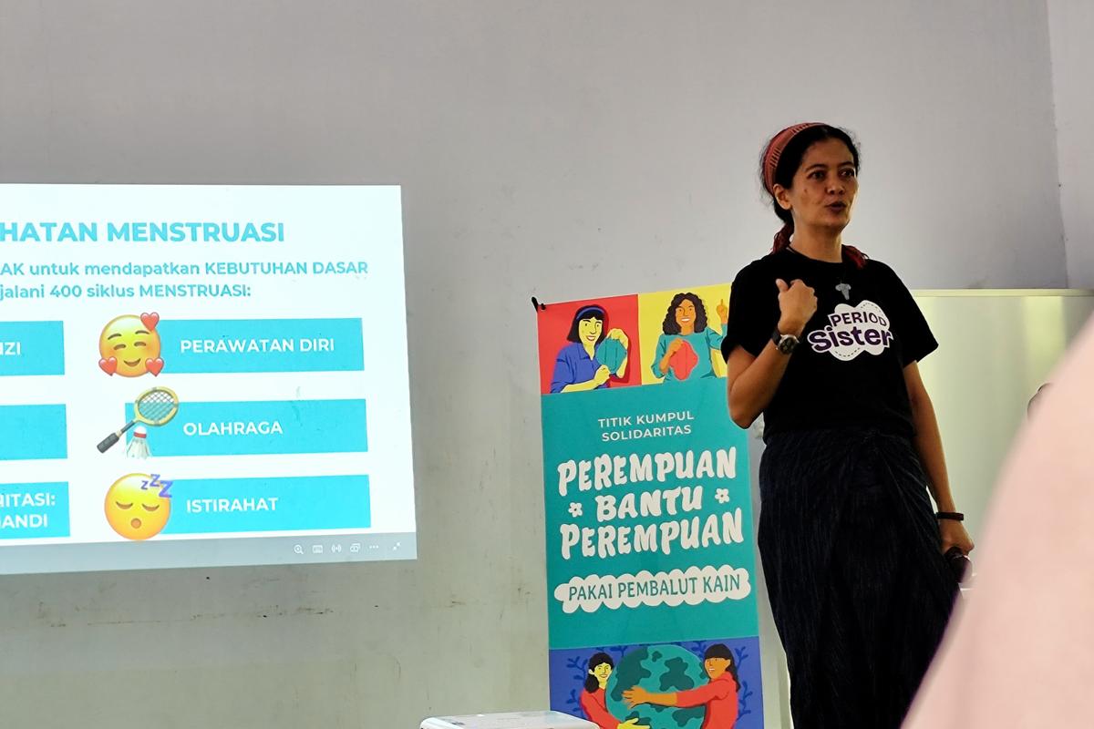 Belajar Membuat Pembalut Kain bersama Biyung di Banyuwangi