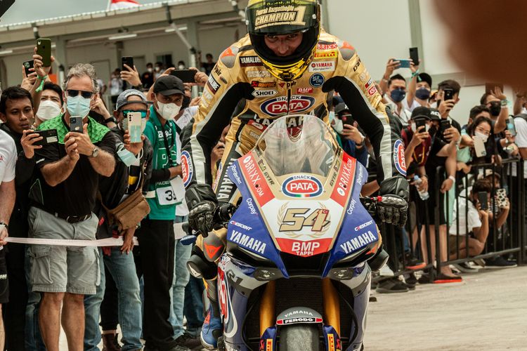 Potret Toprak Razgatlioglu Raih Gelar Juara Dunia WSBK di Sirkuit Mandalika