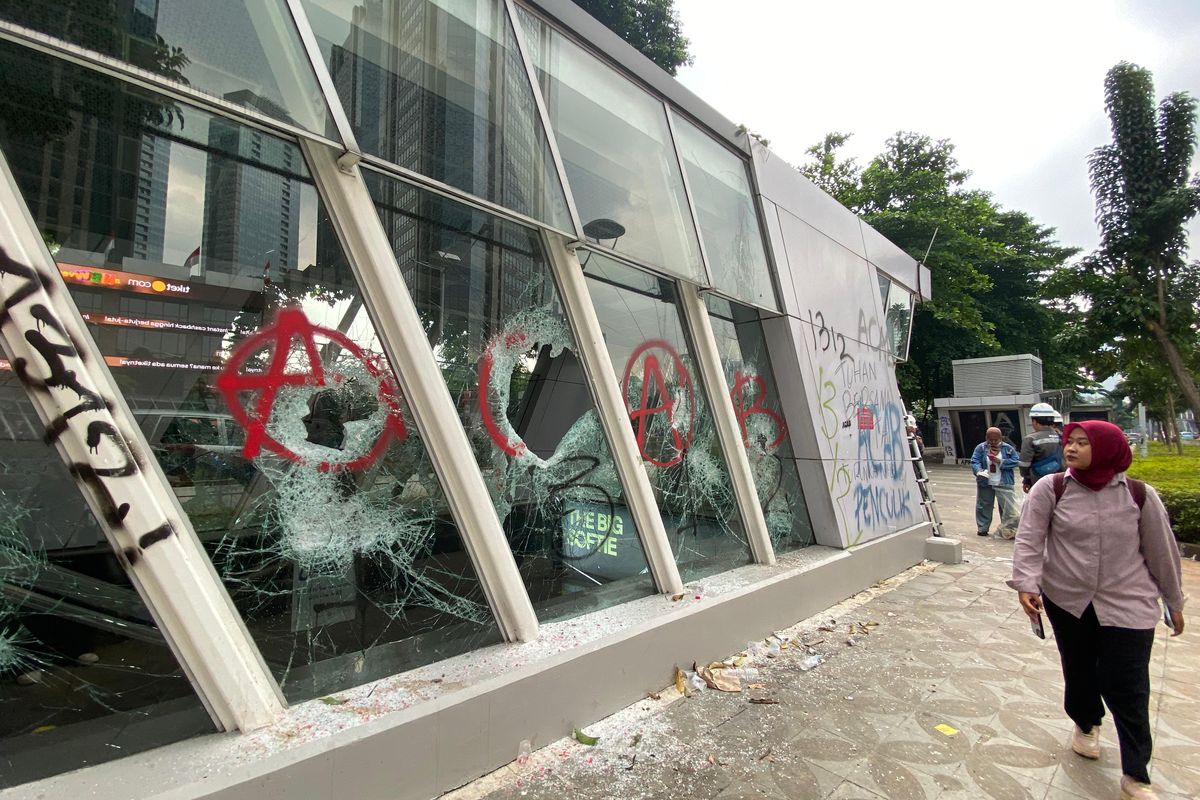 Pintu Masuk Rusak, Stasiun MRT Istora Mandiri Ditutup