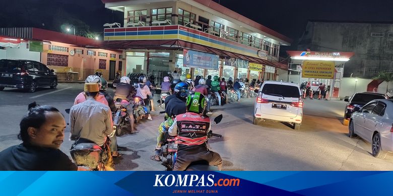 Ramai soal Antrean Panjang di SPBU, Ekonom: Jangan Semua Menteri Bicara agar Tak "Panic Buying"