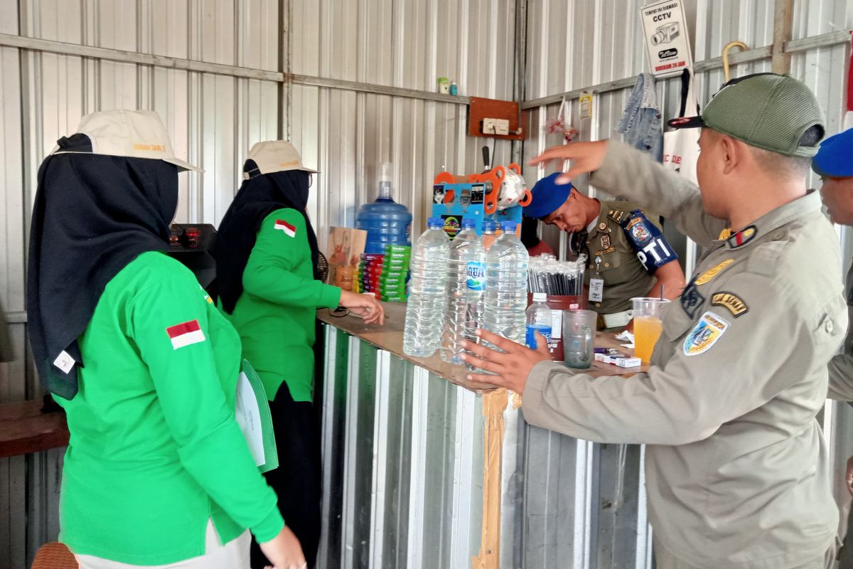 Penjaja "Es Moni" Masih Bermunculan di Demak, Satpol PP Ancam Tutup ...