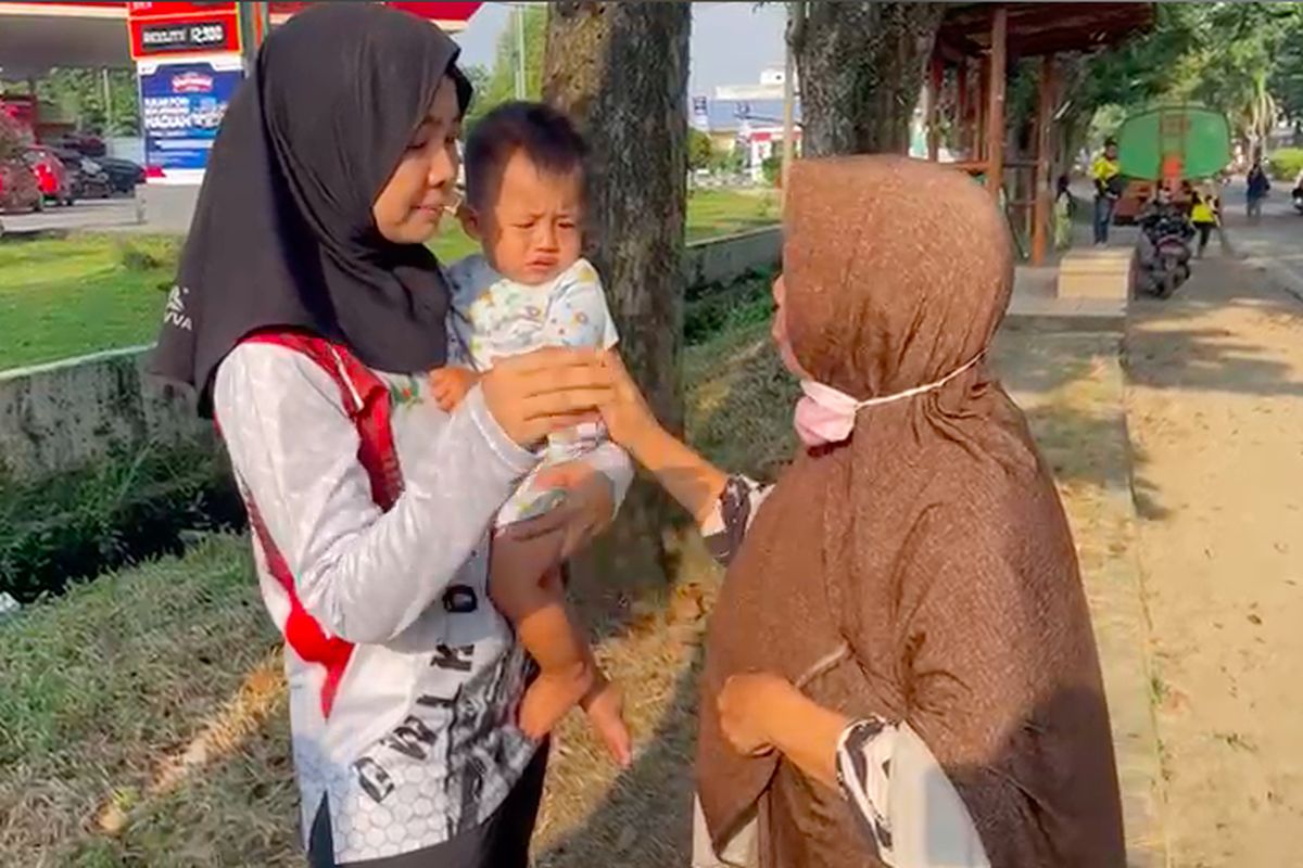 Bayi 1 Tahun Ditemukan di Pinggir Jalan Palembang, Tubuhnya Sudah Dikerumuni Semut