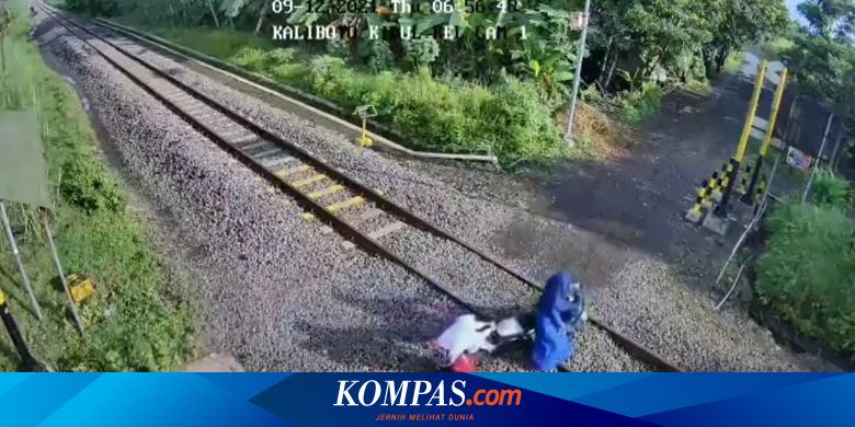 Viral, Video Sepeda Motor Macet di Tengah Rel, Akhirnya Tertabrak ...
