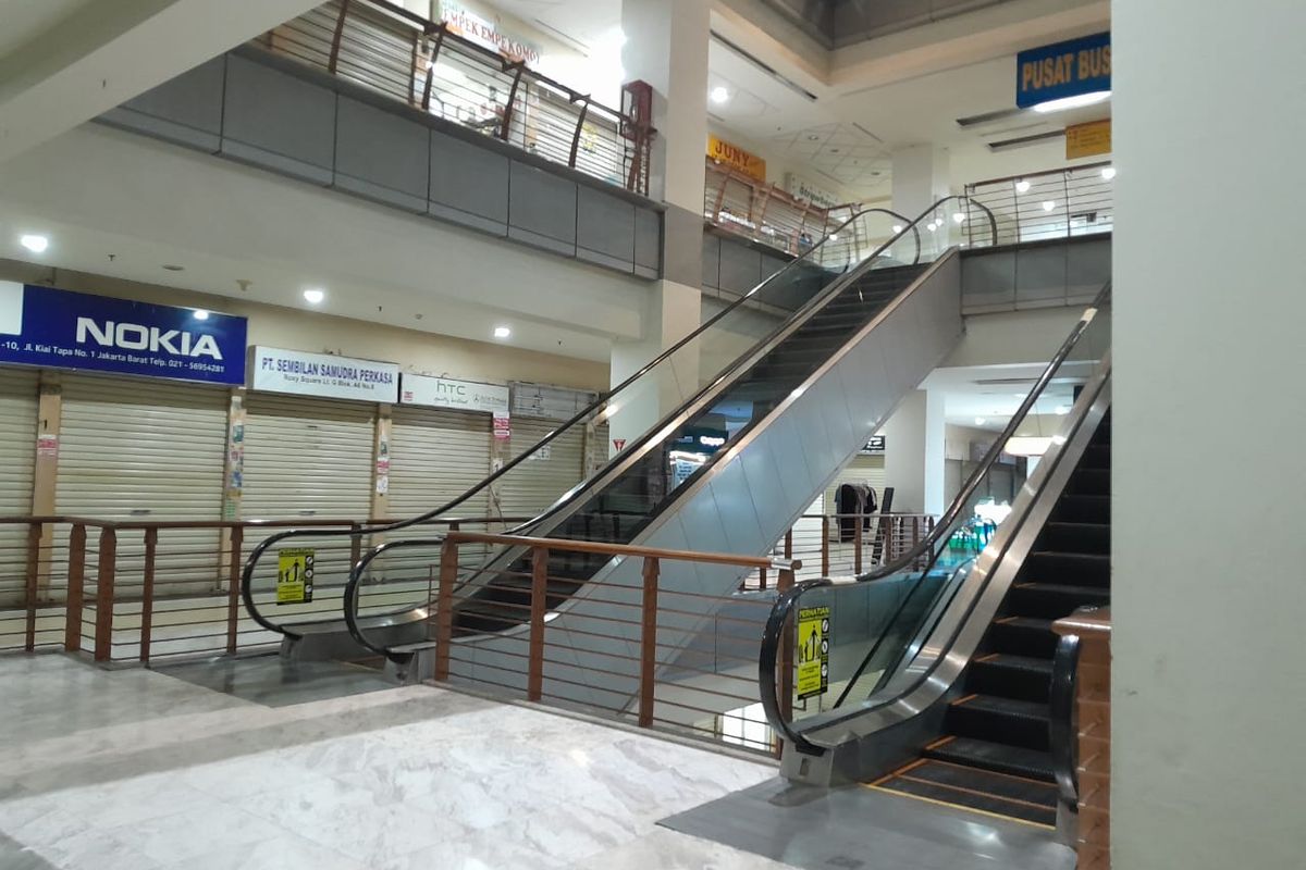 Pernah Jadi Pusat Barang Elektronik, Roxy Square Kini Sepi Bak Kota Mati