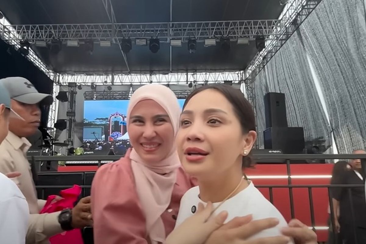 Nagita Slavina Menangis Lihat Syahnaz Sadiqah Dipanggil “Ibu Bupati” oleh Warga Bandung Barat