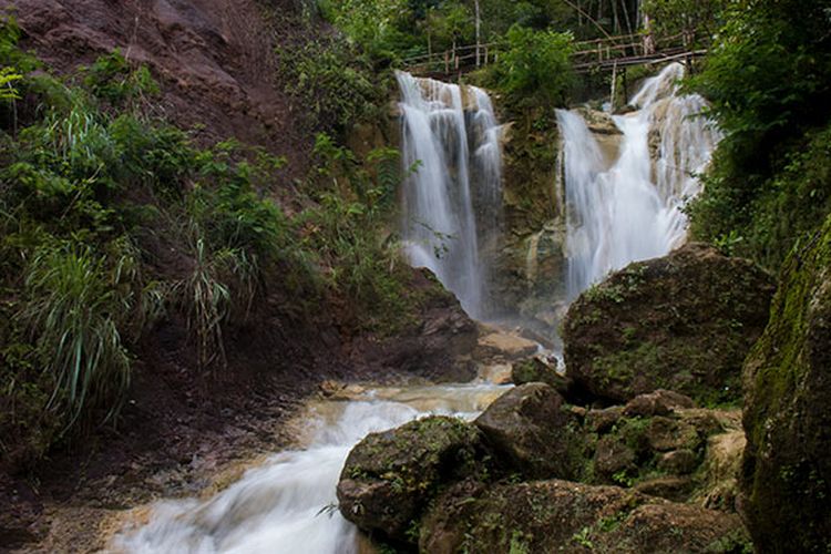 Kembang Soka, Pemandian Cantik Antara Dua Air Terjun di Kulon Progo