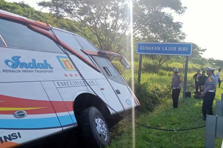 Kecelakaan Bus di Tol Batang, Rosalia Indah Ucapkan Dukacita dan Siap Tanggung Jawab